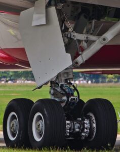 Boeing 787 – Landing gear - SmartCockpit - Airline training guides ...