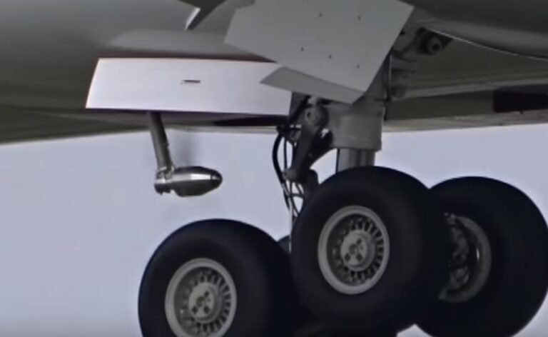 Boeing 787 - Hydraulics - SmartCockpit - Airline training guides, Aviation, Operations, Safety