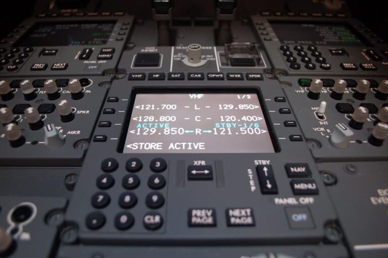 Boeing 787 - Communications - SmartCockpit - Airline training guides ...